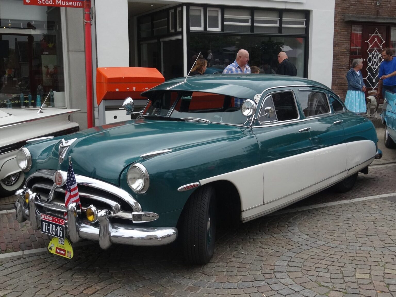 18 Car Brands That Disappeared and Why They Failed